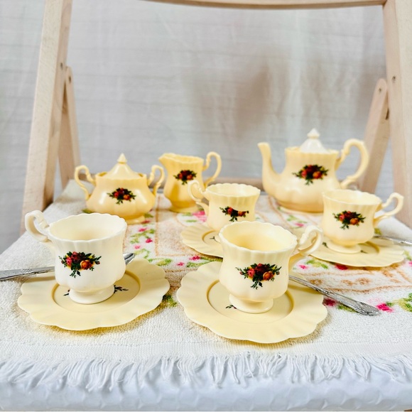 Vintage | Toys | Vintage Kids Plastic Tea Set Early 6s 5 Pieces By Cdi ...